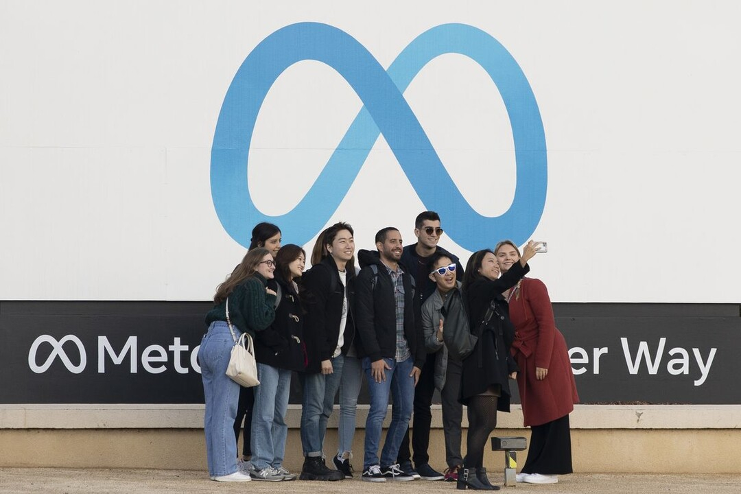 What is Employee Value Proposition (EVP): A Complete Guide